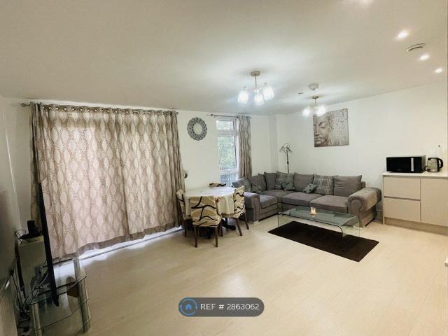 Wych Elm, Harlow CM20, 2 bed flat to rent, £1,750 pcm | PrimeLocation
