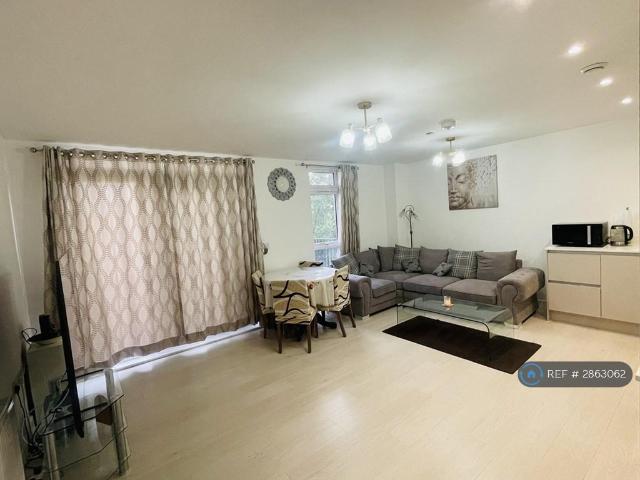 Wych Elm, Harlow, CM20 2 bed flat to rent £1,750 pcm £404 pw