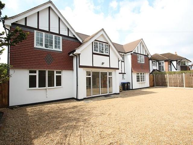 Wych Hill Lane, Woking GU22, 2 bed flat to rent, £1,550 pcm | PrimeLocation