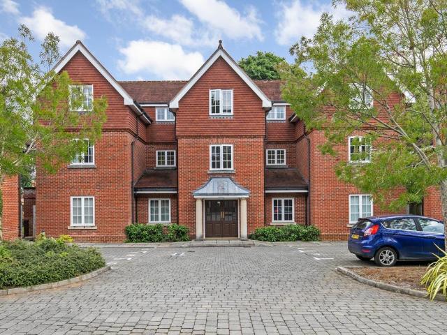 Wychwood Place, Winchester, SO22 2 bed apartment to rent £1,600 pcm £369 pw
