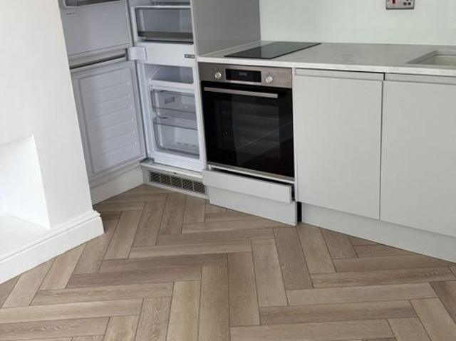 Wycliffe Road, Wimbledon SW19, 2 bed flat to rent, £2,500 pcm | PrimeLocation