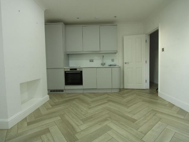 Wycliffe Road, Wimbledon SW19, 2 bed flat to rent, £2,500 pcm | PrimeLocation