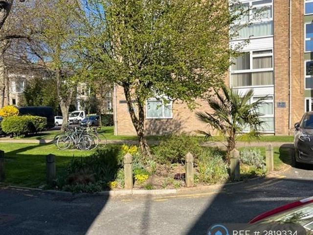 Wycombe Court, London, SE3 3 bed flat to rent £2,100 pcm £485 pw
