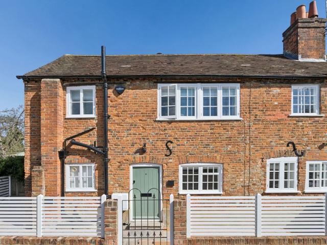 Wycombe End, Beaconsfield HP9, 2 bed end terrace house to rent, £2,950 pcm | PrimeLocation