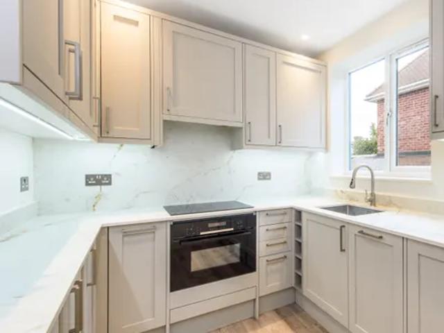 Wycombe Gardens, Childs Hill, East Finchley, NW11 8AL, United Kingdom | 3 bed apartment for rent #166566736 | Rentberry