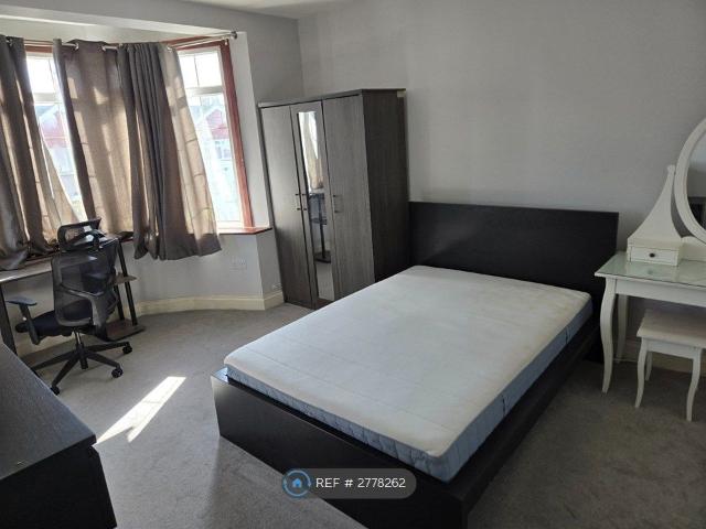 Wycombe Road, Ilford IG2, Studio to rent, £1,200 pcm | PrimeLocation