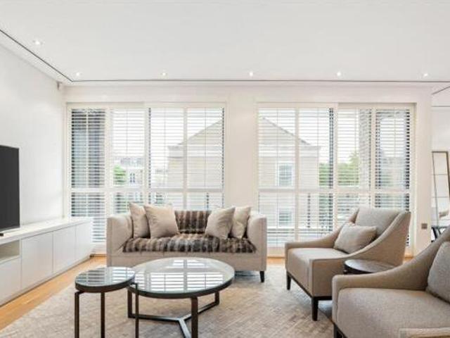 Wycombe Square, London, 2 Bedroom Flat