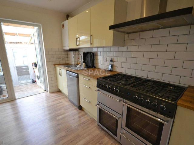 Wykeham Road, Reading RG6, 3 bed terraced house to rent, £1,600 pcm | PrimeLocation