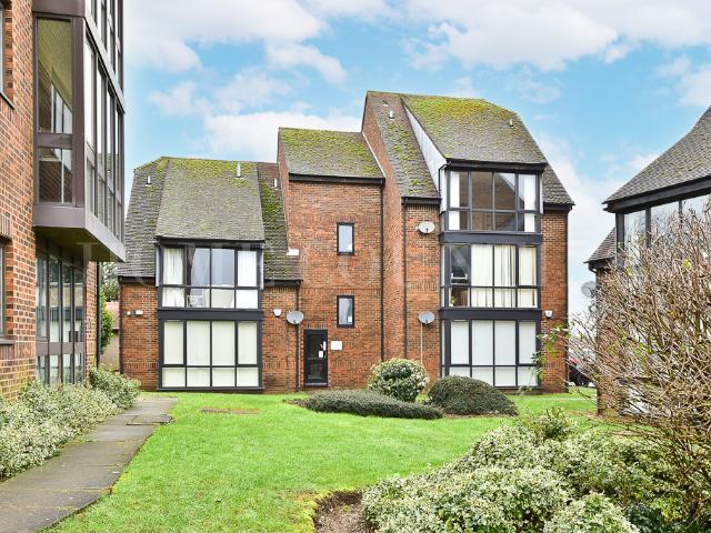 Wyllyotts Close Potters Bar Hertfordshire