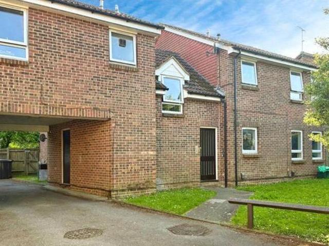 Wyre Court, Tilehurst, Studio Flat For