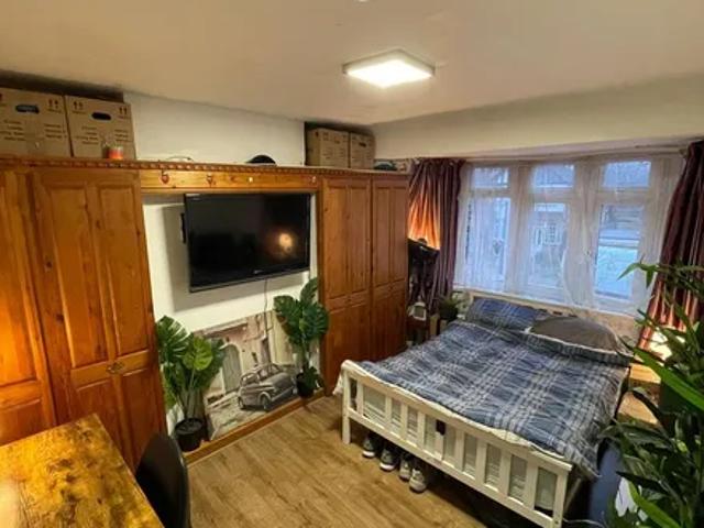 Wyresdale Crescent, London, UB6 8TQ, United Kingdom | 1 bed duplex for rent #140228282 | Rentberry