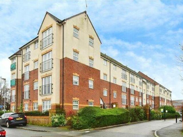 Wythenshawe, Sandycroft Avenue, Manchester, 2 Bedroom Flat