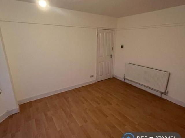 Wyvern Avenue, Leicester, LE4 3 bed detached house to rent £1,275 pcm £294 pw