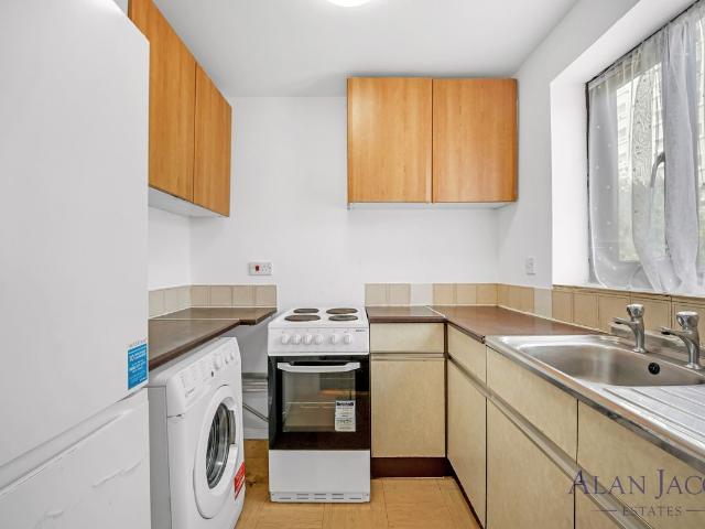 Wyvern House, Grays, Grays, Essex RM17, 1 bed flat to rent, £1,200 pcm | PrimeLocation