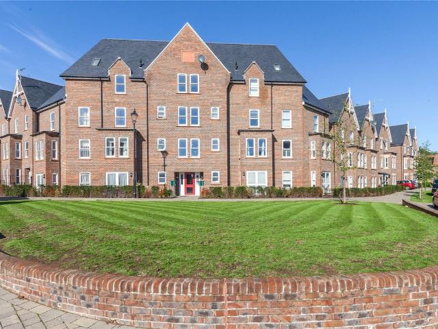 Wyvern Way, Burgess Hill, West Sussex RH15, 2 bed flat to rent, £1,550 pcm | PrimeLocation