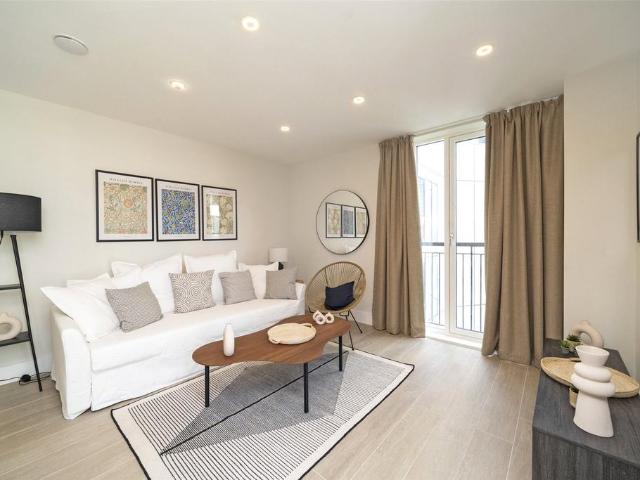 Wyvil Road, Nine Elms, London, SW8 1 bed flat to rent £2,925 pcm £675 pw