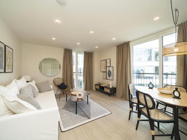 Stella 9 Elms, London SW8 1 bed apartment to rent £2,817 pcm £650 pw