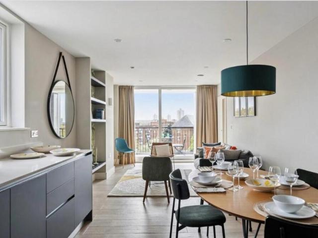 Wyvil Road London SW8 2 bed apartment to rent £3,575 pcm £825 pw