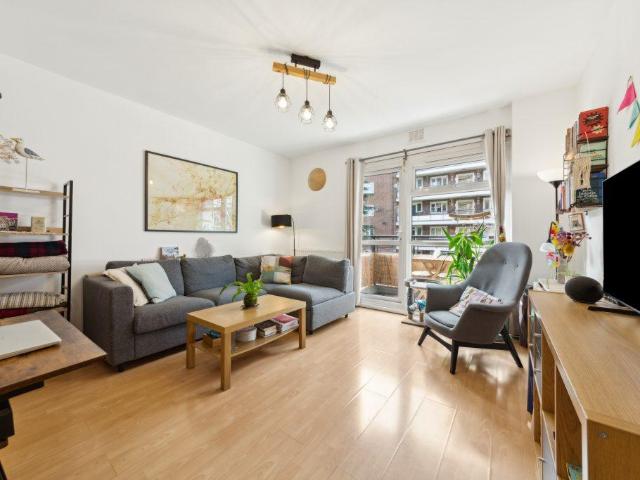 Wyvil Road, London SW8 2 bed flat to rent £2,425 pcm £560 pw