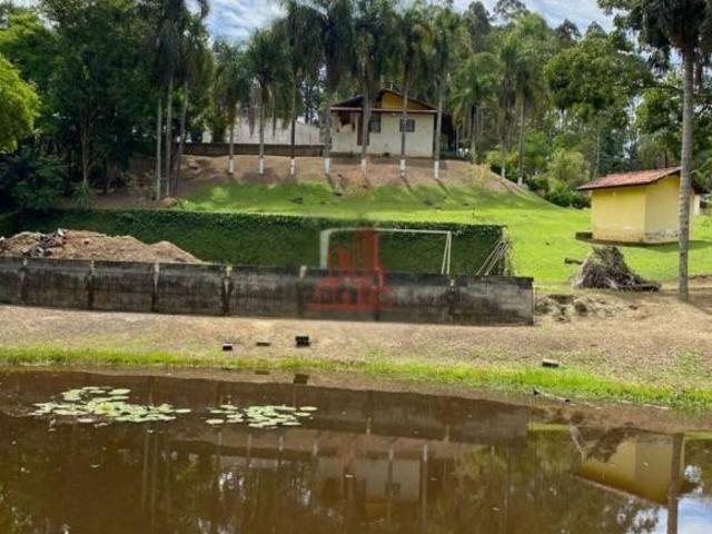 🌿  Chácara encantadora em São Roque – 6.000m² de tranquilidade e lazer! 🌿