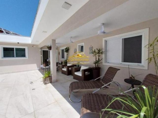 🏡  Casa com piscina à venda a 120 metros da praia Jardim Suarão 3 dormitórios