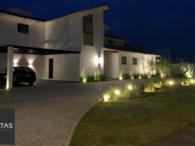 🏡  CASA DE ALTO PADRÃO NO CONDOMÍNIO GREEN VILLAGE – Xangrila/RS