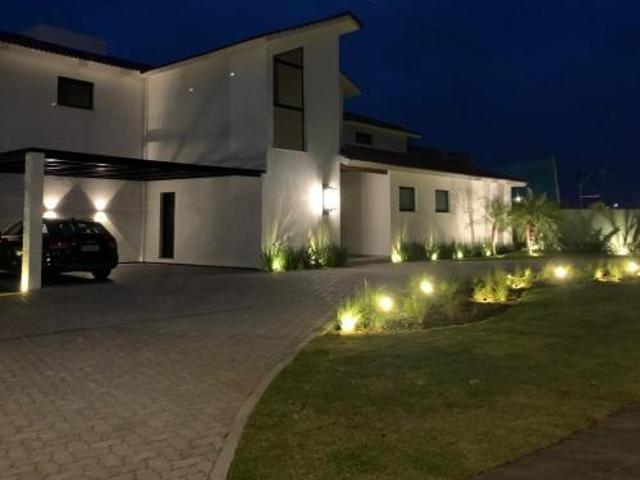 🏡  CASA DE ALTO PADRÃO NO CONDOMÍNIO GREEN VILLAGE – Xangrila/RS