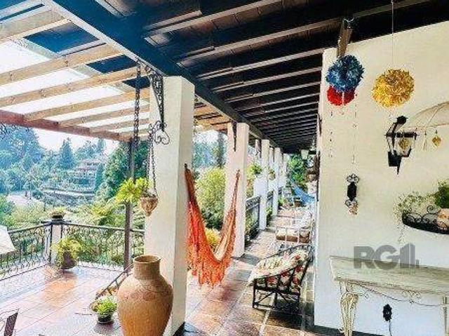 🏡  MARAVILHOSA CASA EM GRAMADO – PRÓXIMA AO LAGO NEGRO
