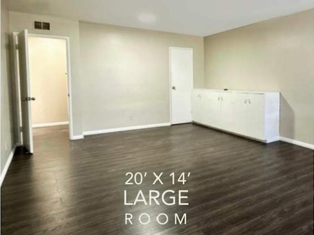 X Large bedroom for rent in large house