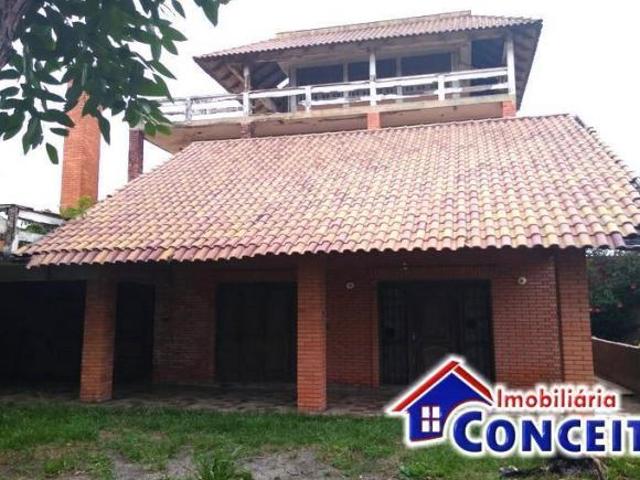 XC207 Excelente residência com 06 dormitórios a 400 metros do mar