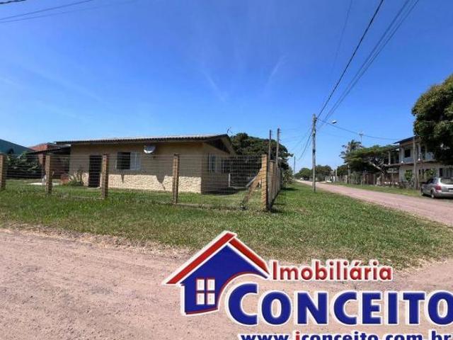 XC345 Residência a 700 metros do mar localizado em Mariluz