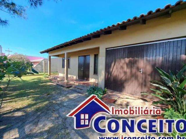 XC378 Excelente residência localizada no Balneário Ipiranga