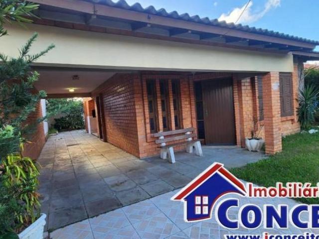 XC546 Linda residência composta de 3 dormitórios a 450 metros do mar