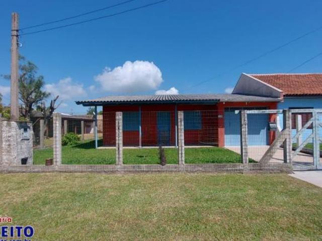 XC770 Ótima residência composta de 03 dormitórios no Balneário Marisul