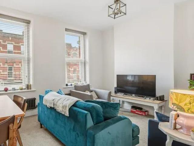 Xin's House, 13 Leopold Road, London, SW19 7BB, United Kingdom | 3 bed apartment for rent #167834007 | Rentberry