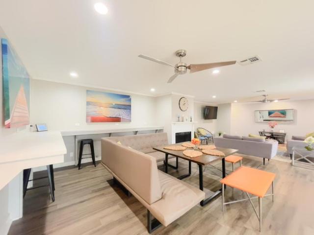 Xtra Large Hobby Airport Home w Living Spaces and