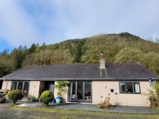 Y Fron, Wyle Cop Street, 3 Bedroom Detached