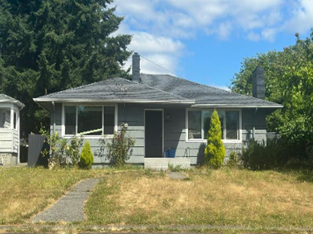 Yakima Ave
