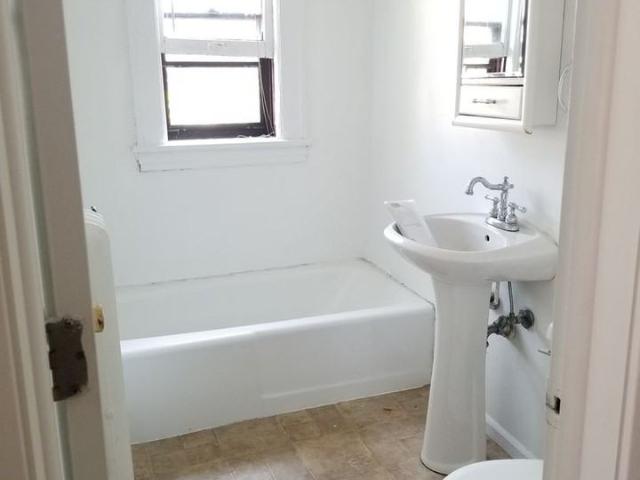 Yale Place Apartments 1 Bedroom Apartment for Rent at 1212 Yale Pl, Minneapolis, MN 55403 Loring Park