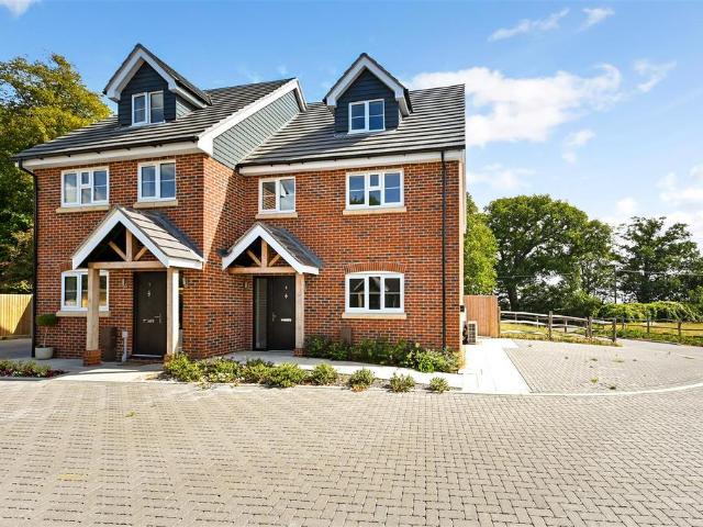 Yapton Lane, Walberton 3 bed house to rent £1,900 pcm £438 pw