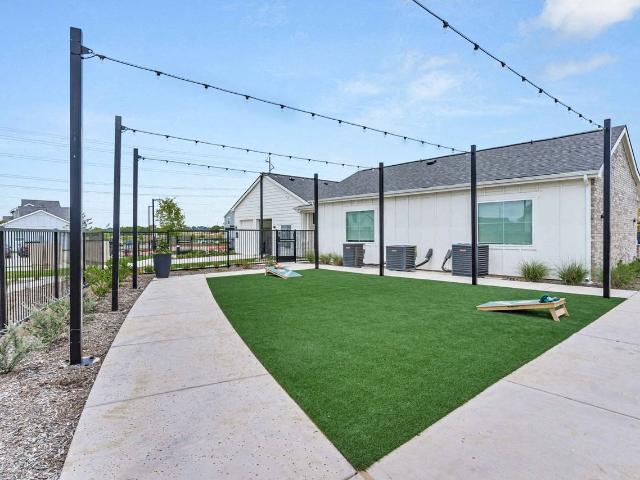 YardHomes® Parkside 3 Bedroom Apartment for Rent at 2850 N Bonnie Brae St, Denton, TX 76207