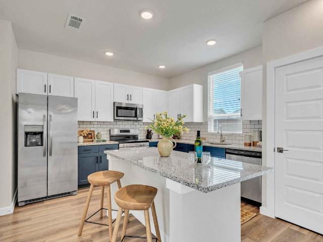 YardHomes® Parkside 1 Bedroom Apartment for Rent at 2850 N Bonnie Brae St, Denton, TX 76207