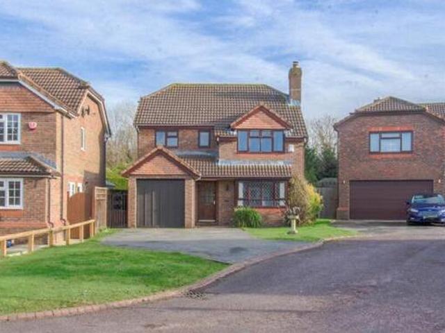 Yarlington Close, Bishops Cleeve, 4 Bedroom Detached
