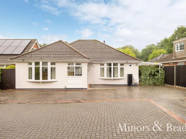 Yarmouth Road, Lowestoft 5 bed detached bungalow to rent £2,250 pcm £519 pw