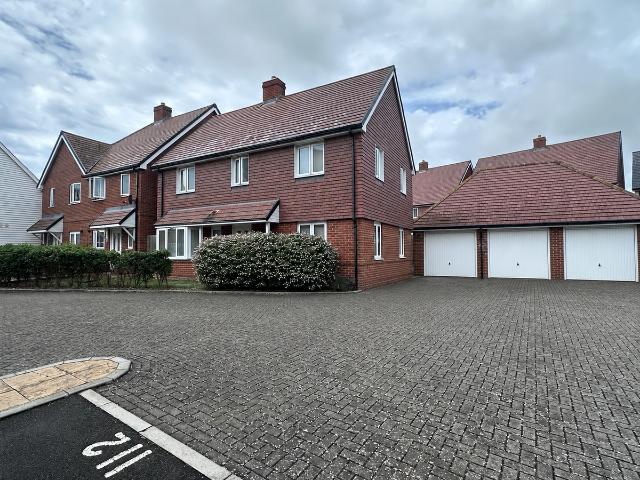 Yarrow Place, Stone Cross, Pevensey BN24, 4 bed detached house to rent, £2,000 pcm | PrimeLocation
