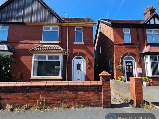Yarrow Road, Chorley, PR6 3 bed semi detached house to rent £1,225 pcm £283 pw