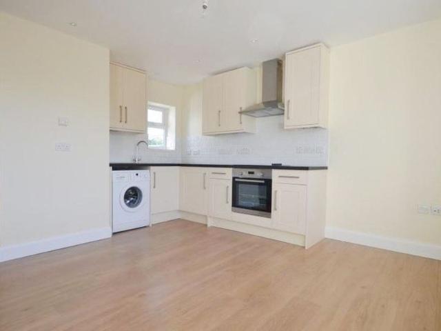 Yateley GU46, 1 bed flat to rent, £950 pcm | PrimeLocation