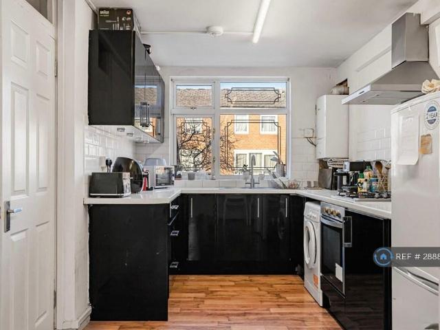Yatesbury Court, London, E5 4 bed maisonette to rent £3,000 pcm £692 pw