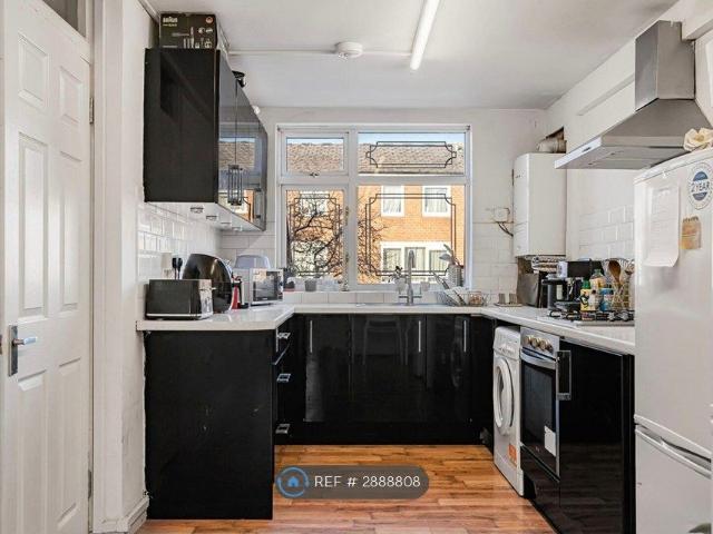 Yatesbury Court, London E5, 4 bed maisonette to rent, £3,300 pcm | PrimeLocation
