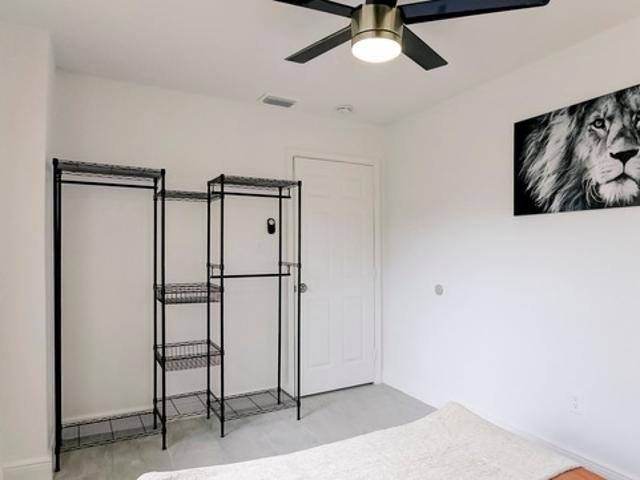 YBOR CITY ! Bus line half block away! Comfortable & homey Tampa home